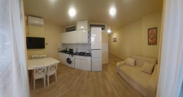 Andrew's 2 Rooms Apartment In Batumi ანდრიას 2 ოთახიანი აპარტამენტი ბათუმში - Georgia