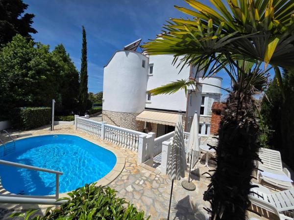 Two Bedroom Apartment With Terrace Malinska, Krk (A-19408-a) - Cres