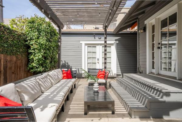 Hgtv Featured Modern Craftsman Mins2beach Gamerm - Carson, CA