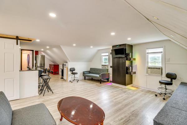 Walkable Abode In Stroudsburgs Business District! - Stroudsburg, PA
