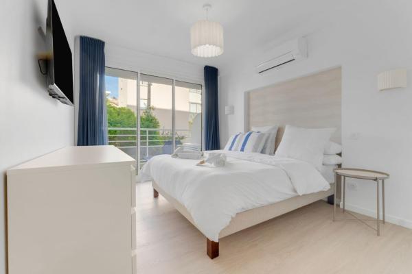 2 Chambres - Grand Balcon - à 1 Min De La Plage - Vallauris