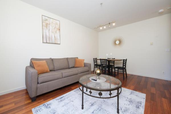 Classy Downtown Vancouver Apartment Near Waterfront Station - North Vancouver