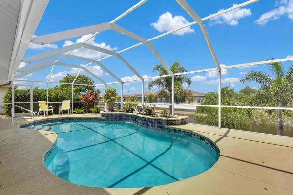 Heated Pool With Freshwater Canal Access & Dock - Coconut Cove - Roelens - Fort Myers, FL