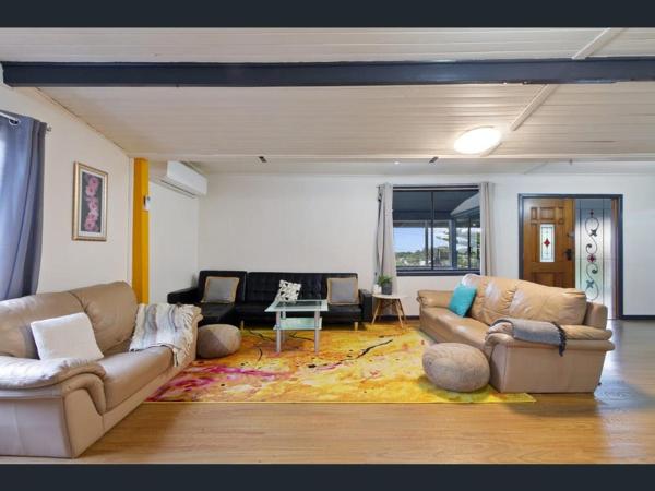 Spacious Home Lakes Entrance - Metung