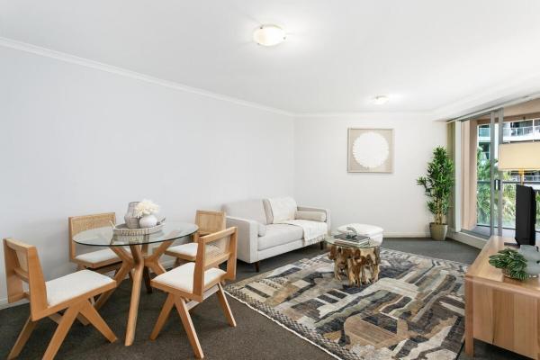 Chatswood Charm - Convenience Meets Poolside Views - Help7 - Gordon