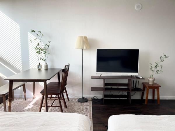 Hongdae Stn 1min Simple Style - Seoul