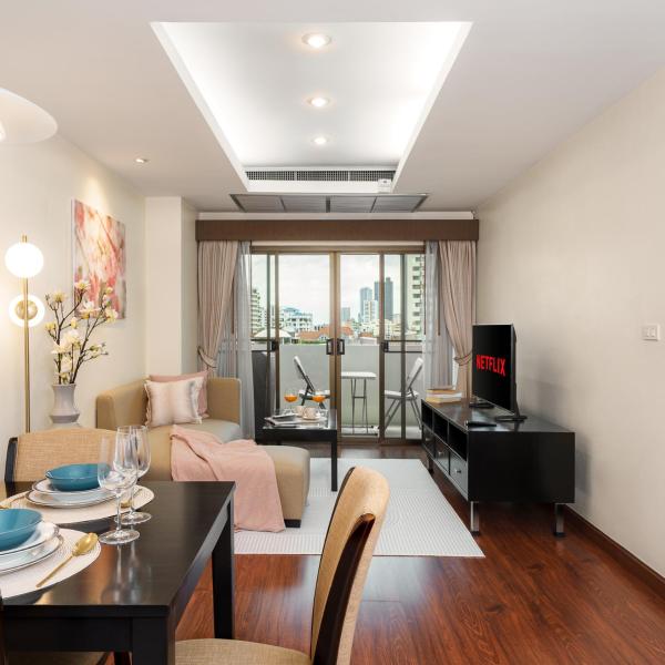 Mystic Haven King Bed Suite With Balcony & City Views - Bangkok