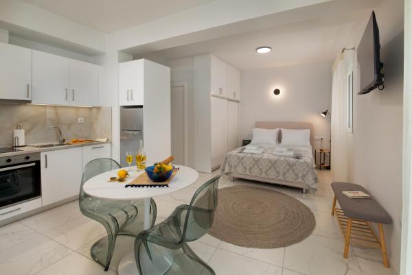 Oikeia Apartments By All About Paxos - Paxi