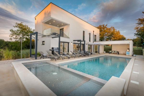 Villa Luce Verde By Villsy - With Heated Pool, Sauna And Jacuzzi - Poreč