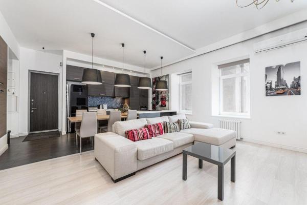 8 Vorontsove Lane Apartment - Odessa