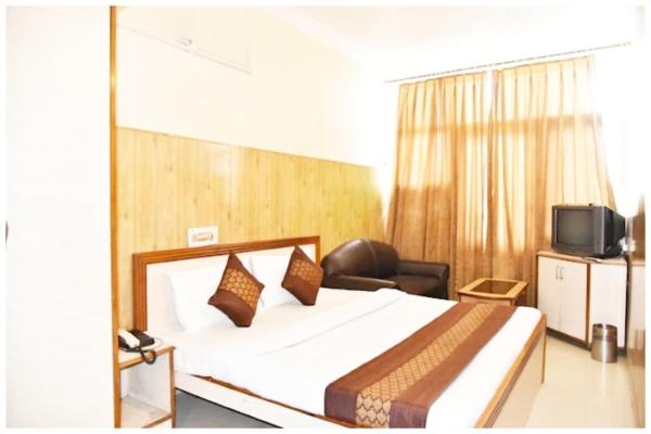 A Premium Hotel Hil-roz Near Golden Temple Amritsar - Offers Spacious & Air Conditioned Rooms With Lift And Wi-fi Facility - A Premium Hotel In Amritsar - Amritsar