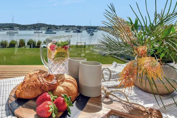 The Little Lake House Waterfront Escape - Belmont