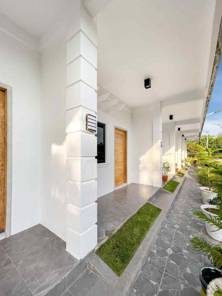 Cosy West Inn - Badian