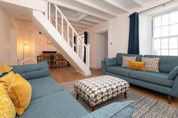 The Old Post Office - With Pub Across The Road And Walking Distance To Padstow - Padstow