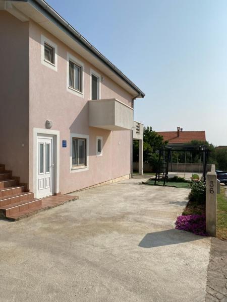 M A Apartments - Nin