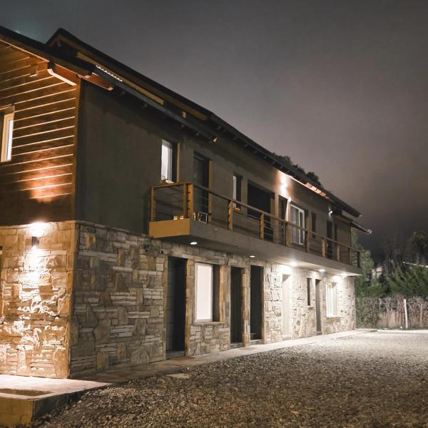 Lago En El Cielo Depto Familiar Junto Al Cerro Otto - Argentina
