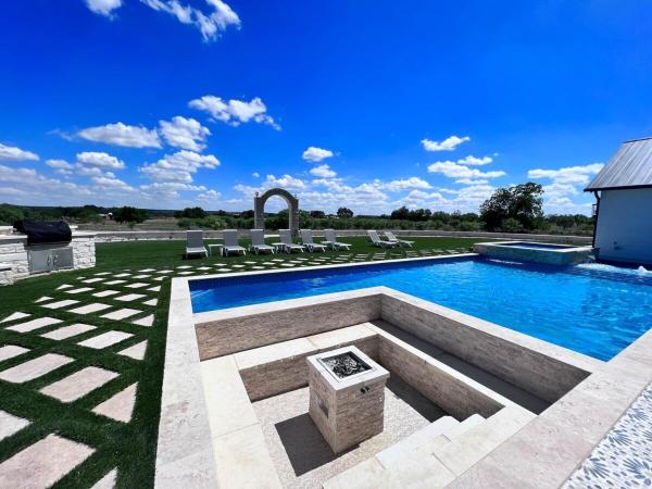 The Retreat And Domes - Fredericksburg, TX