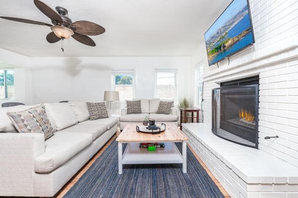 Charming 3br Beach Home W Rooftop Deck One Block From Sand By Beachview Rentals - Newport Beach, CA