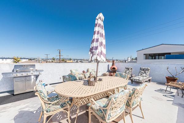 Pet-friendly 3br W- Sun Deck Bbq One Block To Beach By Beachview Rentals - Newport Beach, CA