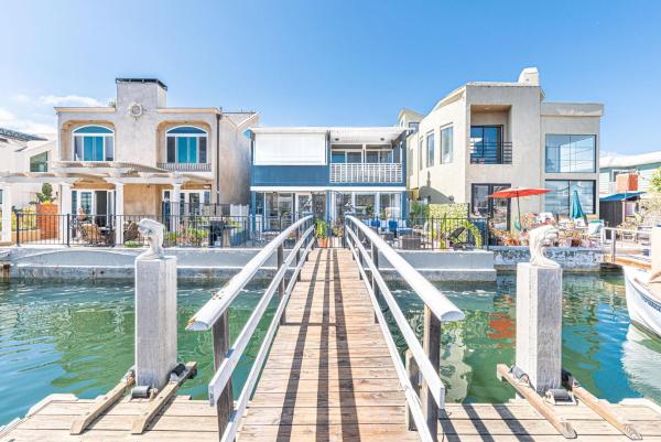 3br Bayfront W- Expansive Front Patio - Easy Walk To Beach By Beachview Rentals - Newport Beach, CA