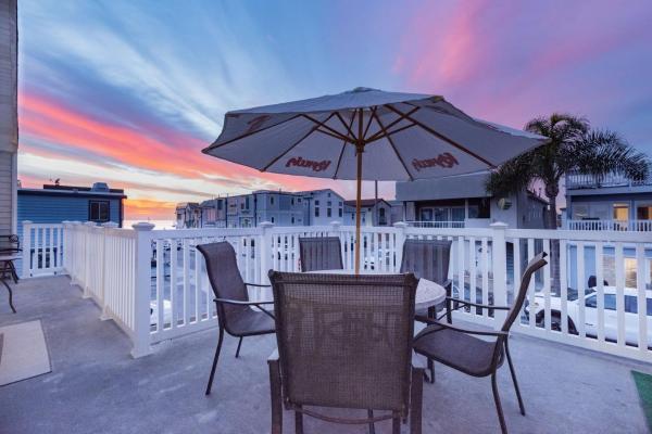 Spacious 4br W Oceanview Balcony & Bbq Steps To Sand By Beachview Rentals - Newport Beach, CA