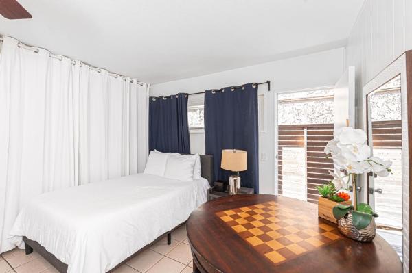 Central Affordable Studio Steps From Beach Marina Park By Beachview Rentals - Newport Beach, CA
