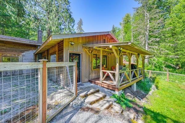 5 Mi To Mt Rainier Natl Park Cozy Cabin With Deck! - Ashford, WA