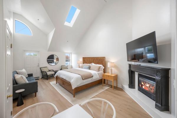 Miramar Penthouse Coastal Elegance In The Heart Of Half Moon Bay - Half Moon Bay, CA