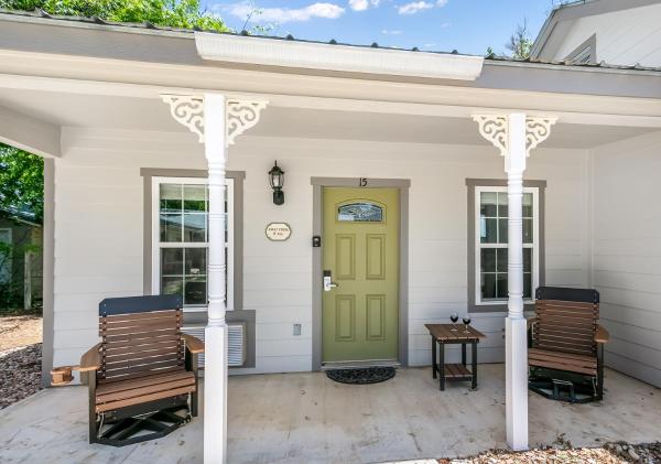 Main Street Retreat #15 - King Bed, On Main St, Shared Hot Tub & Pool - Fredericksburg, TX