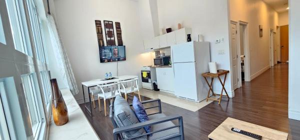 Perfect Location! Quiet-spacious-2 Bed-2 Bath - Windsor