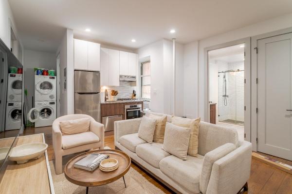 Stylish 3br 2ba East Village Apartment Steps From Tompkins Square Park - Brooklyn, NY