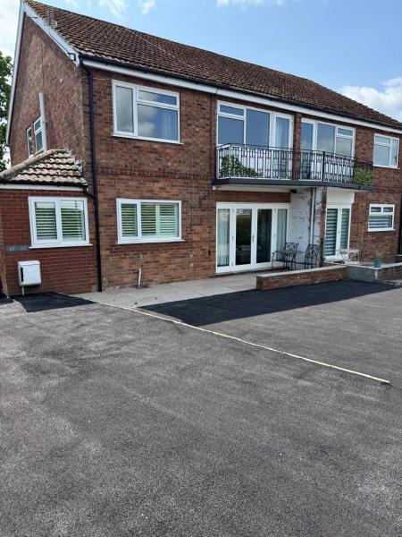 Readsmere Drive, Alderley Edge - Knutsford