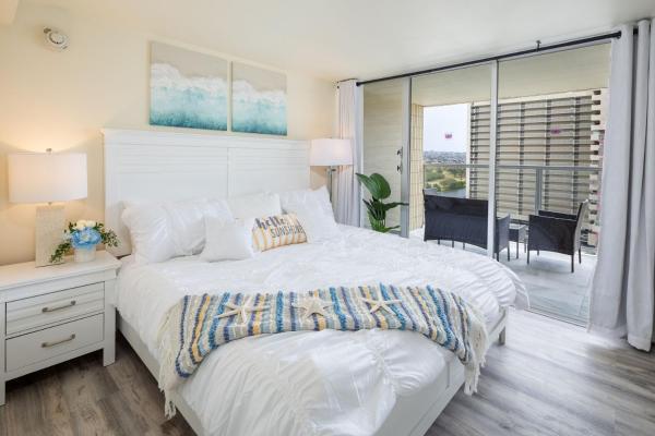 Beach Life Waikiki One Bedroom Condo Full Kitchen - Honolulu, HI