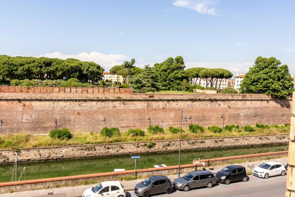 Guesthost - Spacious Apt With Canal&fortress View - Livorno