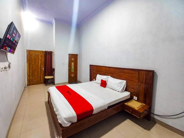 Reddoorz Plus Syariah At Umyas Hotel Near Terminal Anjuk Ladang Nganjuk - Nganjuk