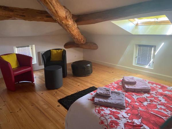 Chambre Deux Personnes, Lit Pour Bébé - Tarn-et-Garonne