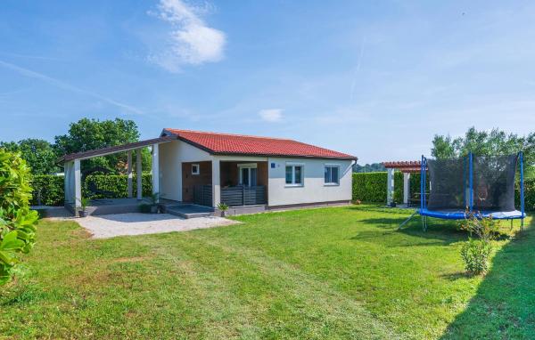 2 Bedroom Awesome Home In Fazana - Pula