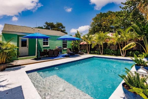 Key Lime Cottage - Bask Poolside In A Historic Flamingo Park Gem - West Palm Beach, FL