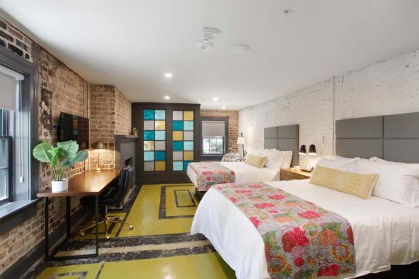 Double Queen Suite 1st Floor Boutique Hotel - Savannah, GA