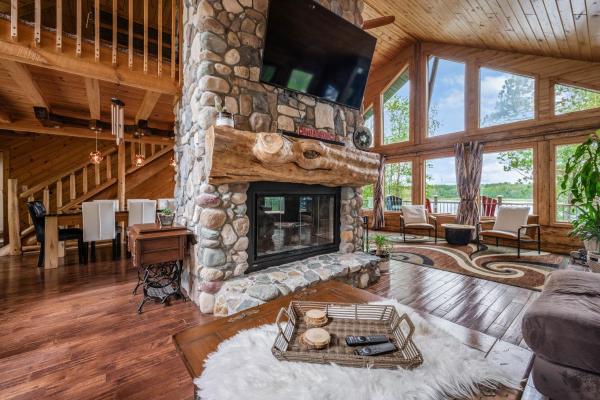 The Hideaway On Little Jay Log Home - Cohasset, MN