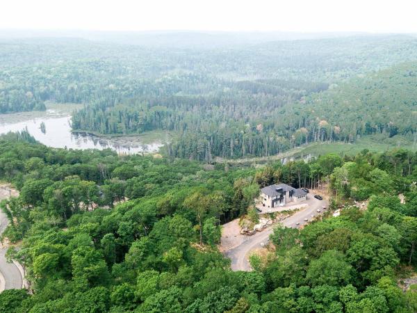 Modern Muskoka Cottage With Lake Views - Muskoka District Municipality