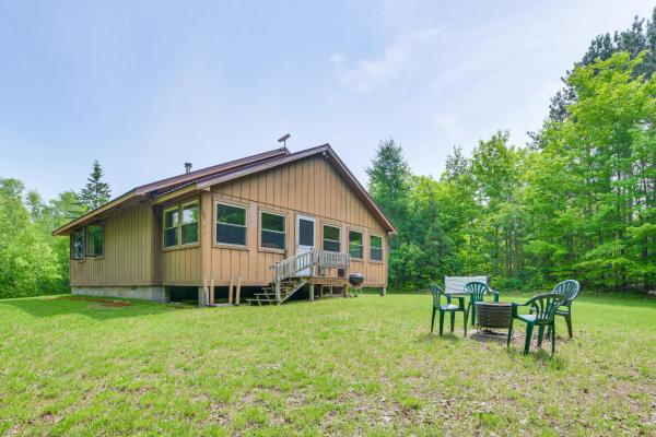Michigan Retreat On 10 Acres Hike, Fish And Explore - Peninsula, MI