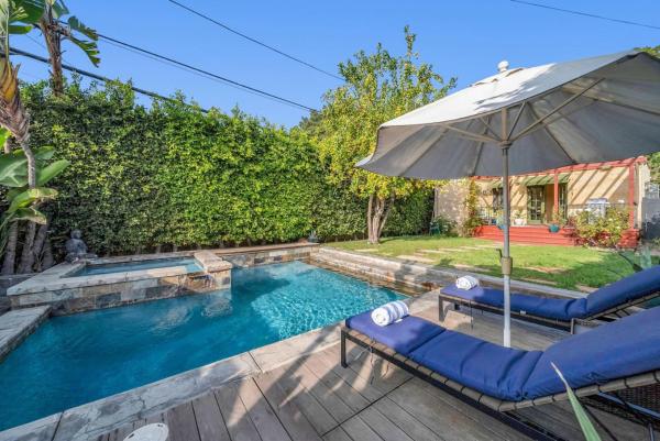 Atwater Oasis With Pool And Hottub Very Walkable Area - Los Angeles, CA