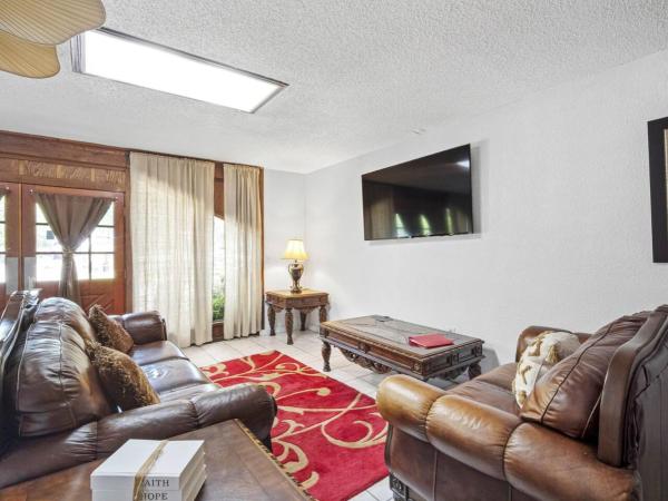 Calm And Spacious Retreat Family Ready Escape - Plant City, FL