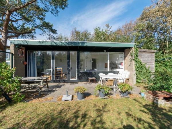 Bungalow Near Dutch Beach & Family-friendly Park - Callantsoog