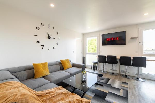 Large 4 Bedroom Apartment Near Metro - Only 30 Minutes To Paris And Disneyland - Créteil