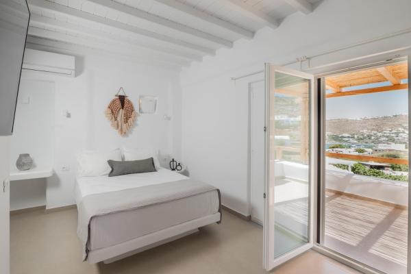 Ryous St John - Mykonos
