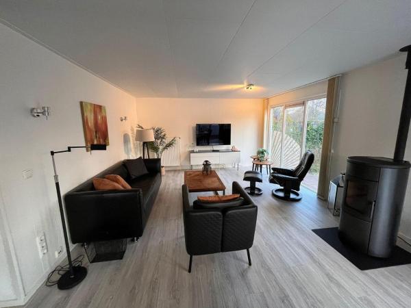 Bunglow Steps From Beach And Sports, Cleaning Included - Makkum