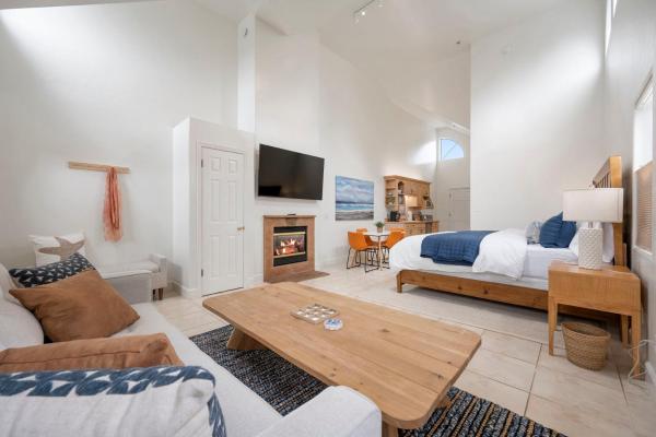 Montara Penthouse Elevated Comfort Above Downtown Half Moon Bay - Half Moon Bay, CA