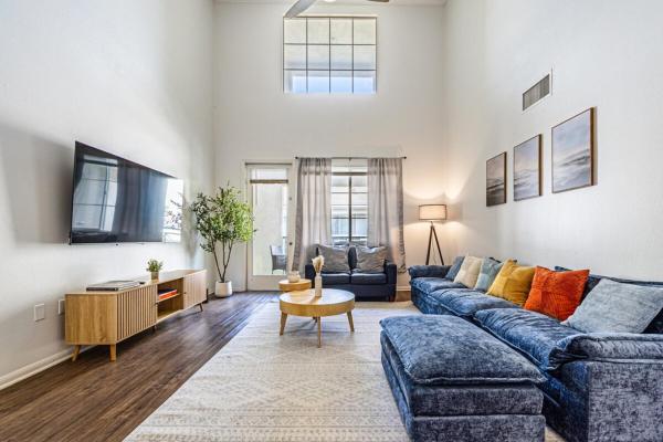 Room For Everyone! Huge 4br Townhouse In Venice - Los Angeles, CA